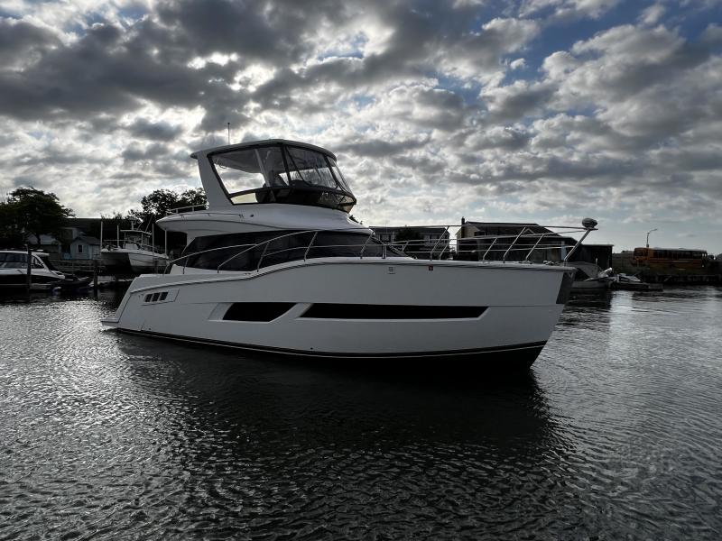 2020 Carver 40 C Yacht For Sale | Kim Marie | SI Yachts