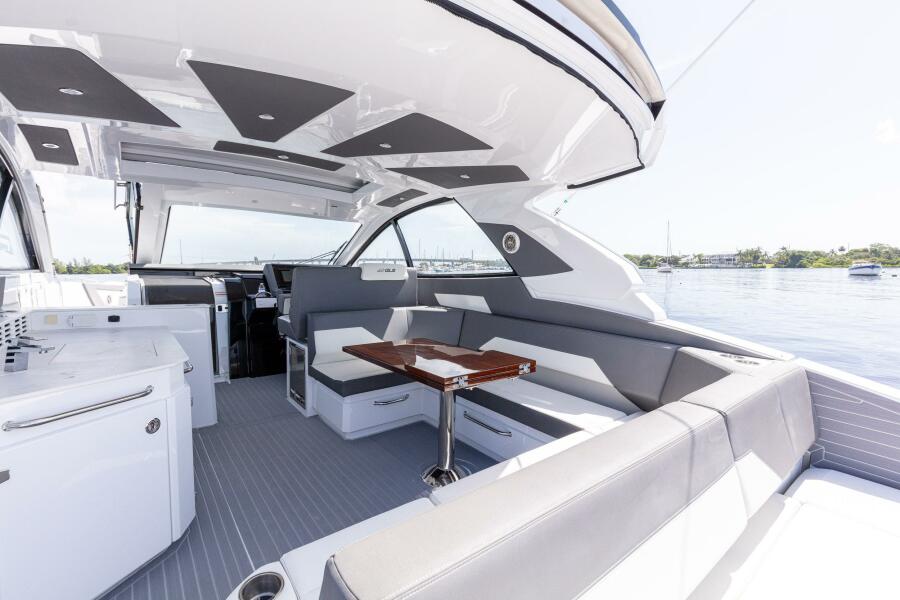 42ft 2021 Cruisers Yacht For Sale Southpaw Yacht Sales