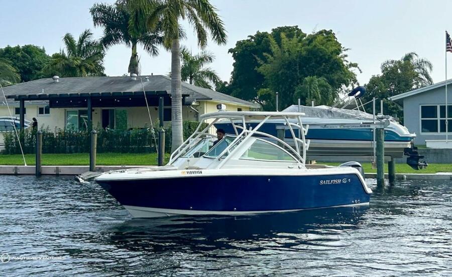 24 ft Sailfish 2021 245 DC - | Yachtr