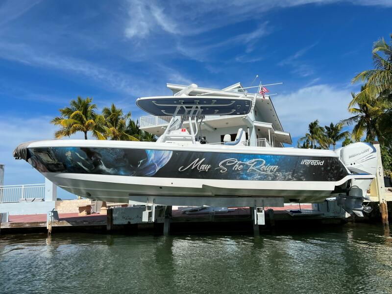 32 ft Intrepid 2020 327 Center Console - MAY SHE REIGN | Yachtr