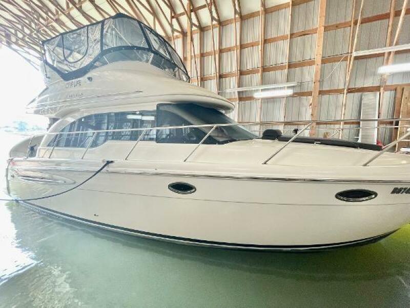34 ft Meridian 2004 341 Sedan - | Yachtr