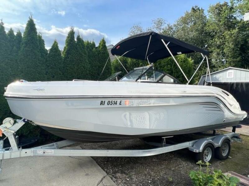 22 ft Bayliner 2022 DX 2200 - | Yachtr