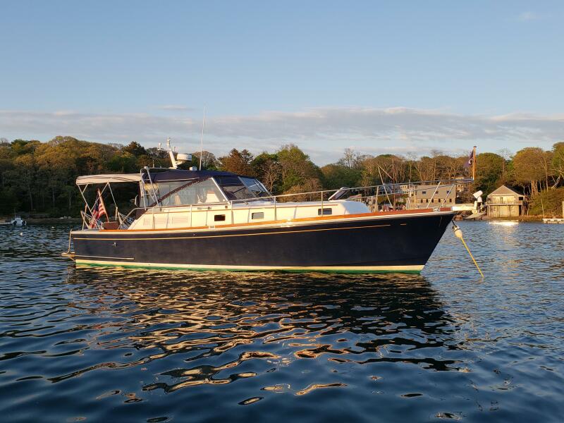38 ft Grand Banks 1994 Eastbay 38 - Wylie Pirate | Yachtr