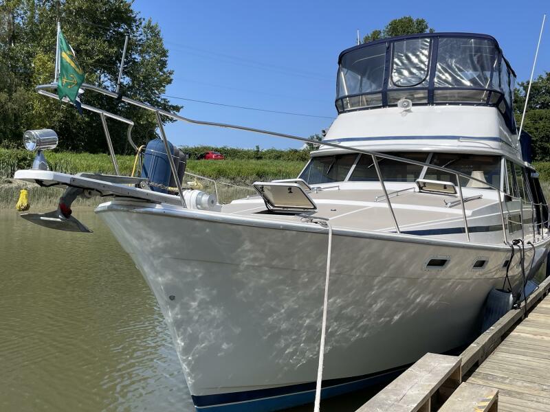 38 ft Bayliner 1985 3870 - | Yachtr