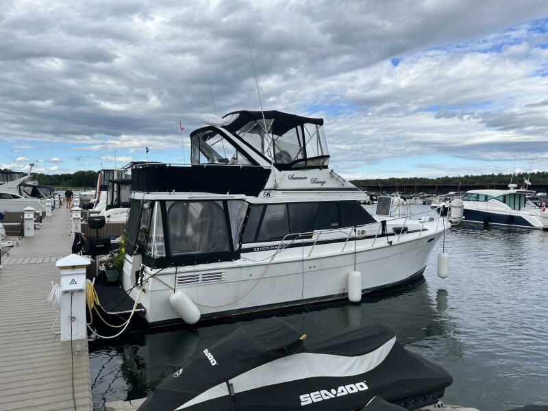 32 ft Bayliner 1991 3288 - | Yachtr