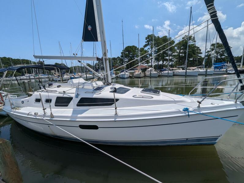 32 ft Hunter 2002 326 - | Yachtr
