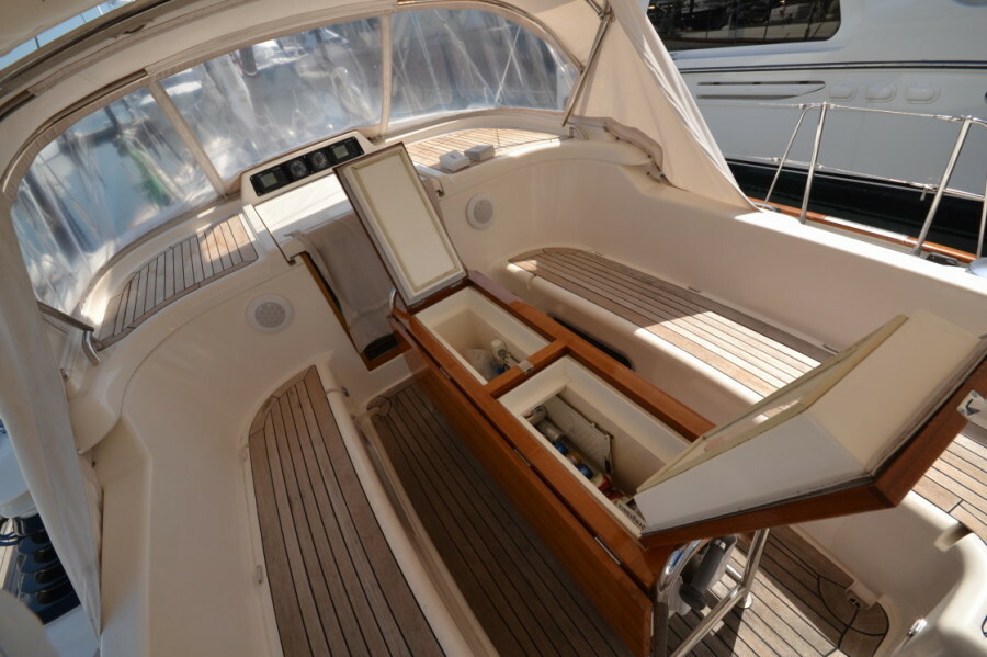 Alhambra 62ft 2001 Oyster Yacht For Sale Little Yacht Sales