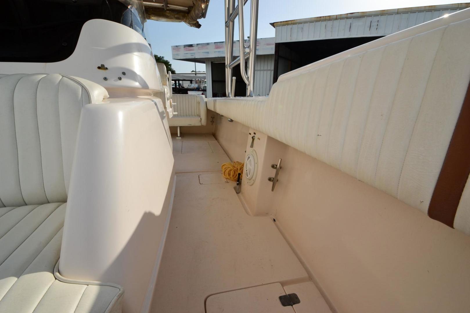 32' 2000 Intrepid 322 Cuddy | Tampa Yacht Sales