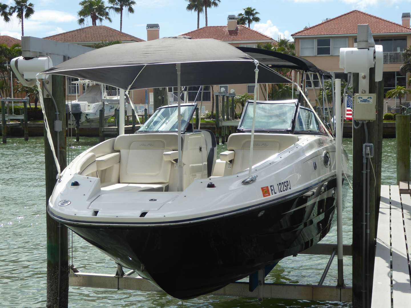 26' 2012 Sea Ray 260 Sundeck | Tampa Yacht Sales