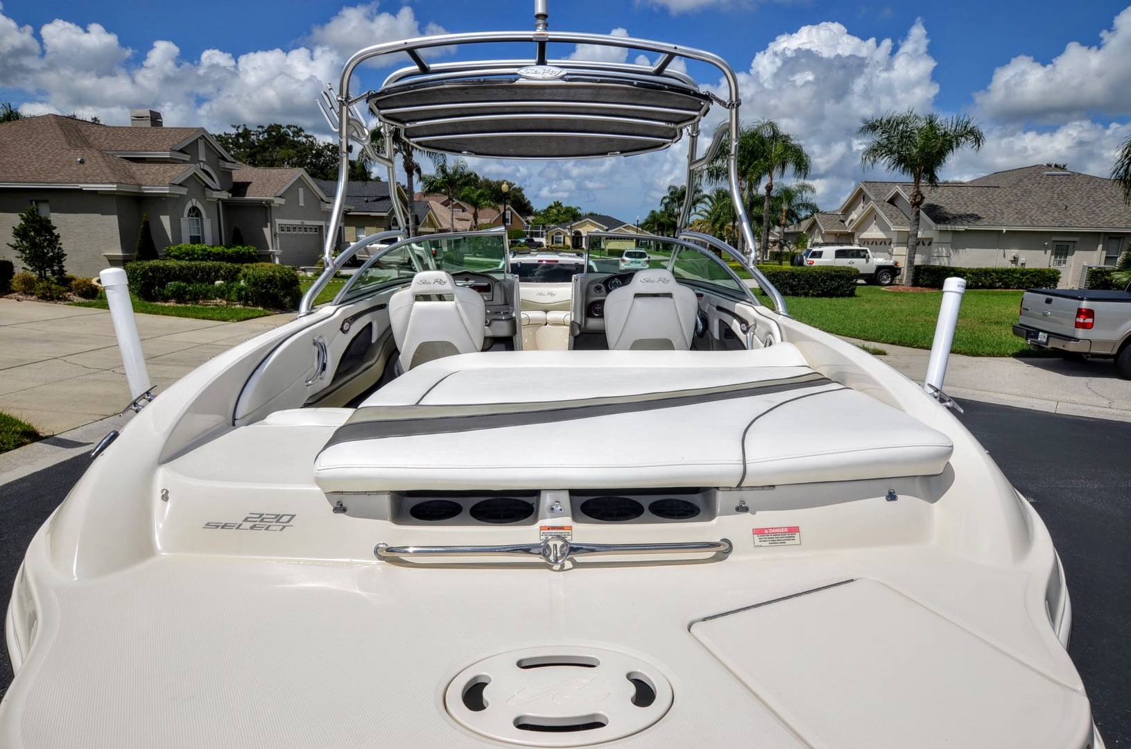 23' 2007 Sea Ray 220 Select | Tampa Yacht Sales