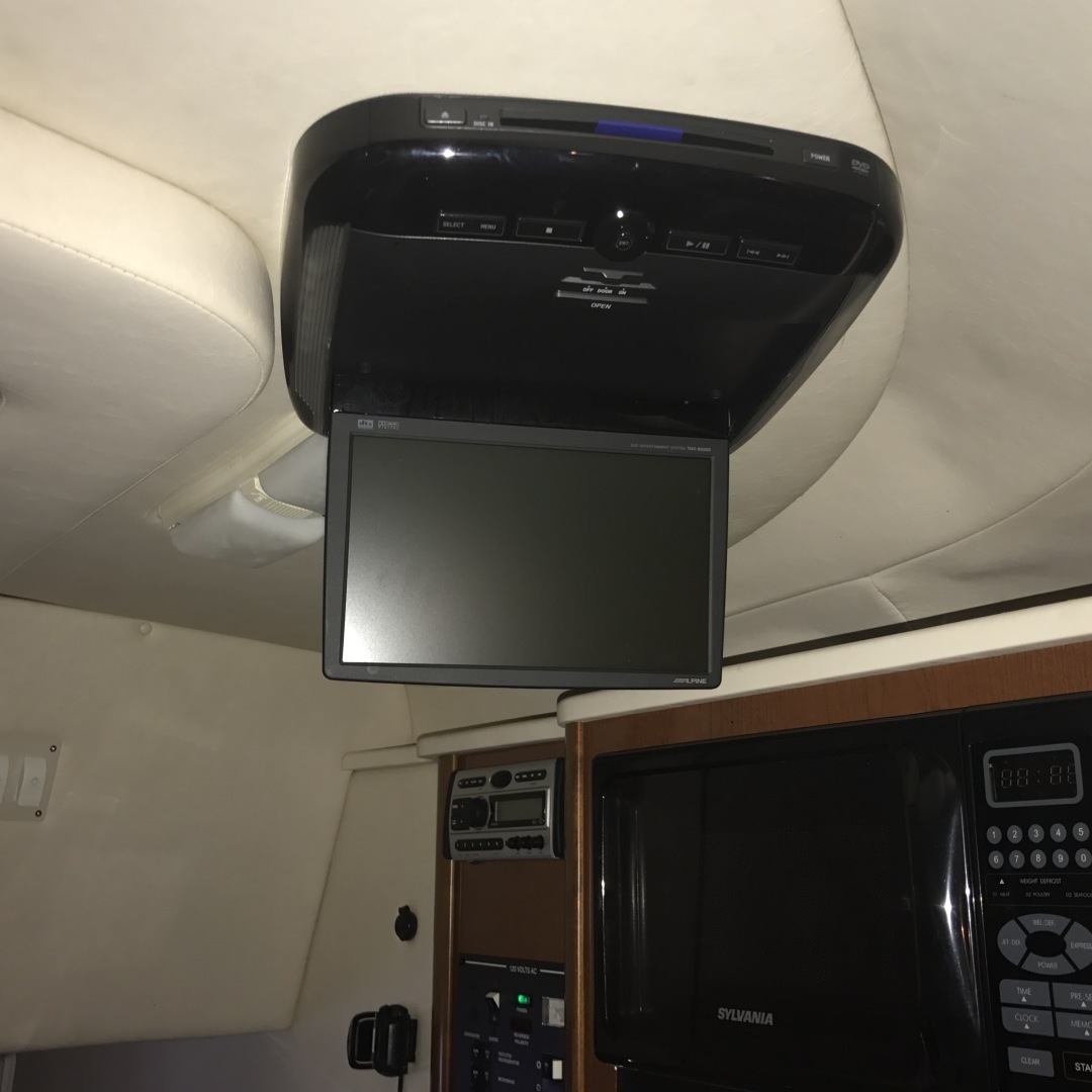 24' 2008 Sea Ray 240 Sundancer | Tampa Yacht Sales