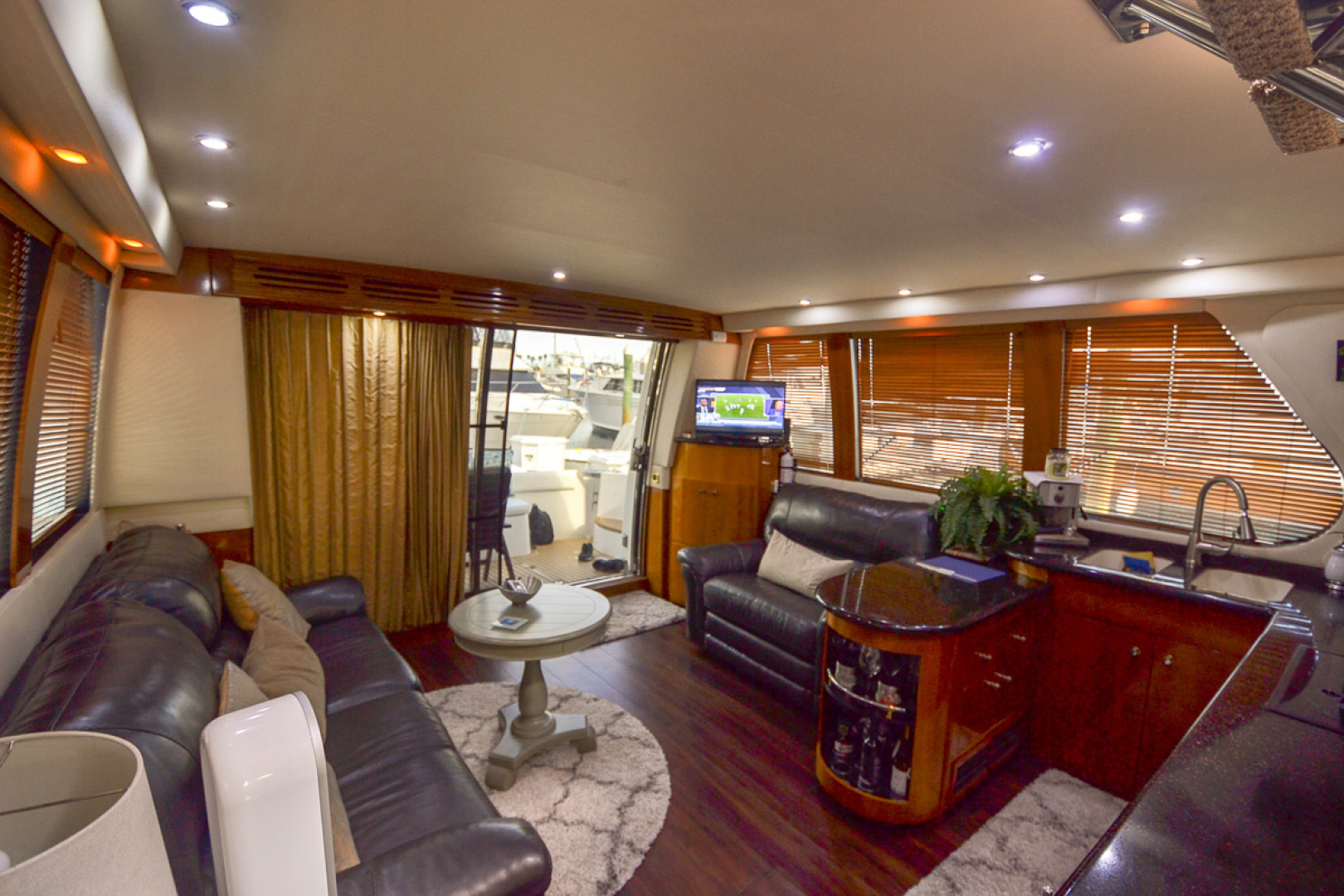 53' 2002 Carver 530 Voyager Skylounge | Tampa Yacht Sales