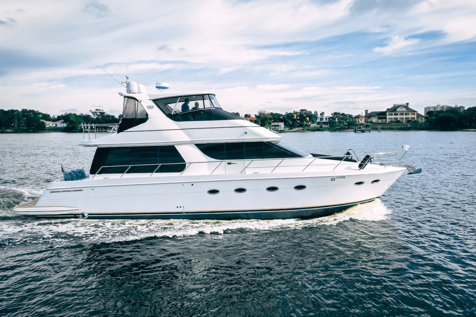 53' 2002 Carver 530 Voyager Skylounge | Tampa Yacht Sales