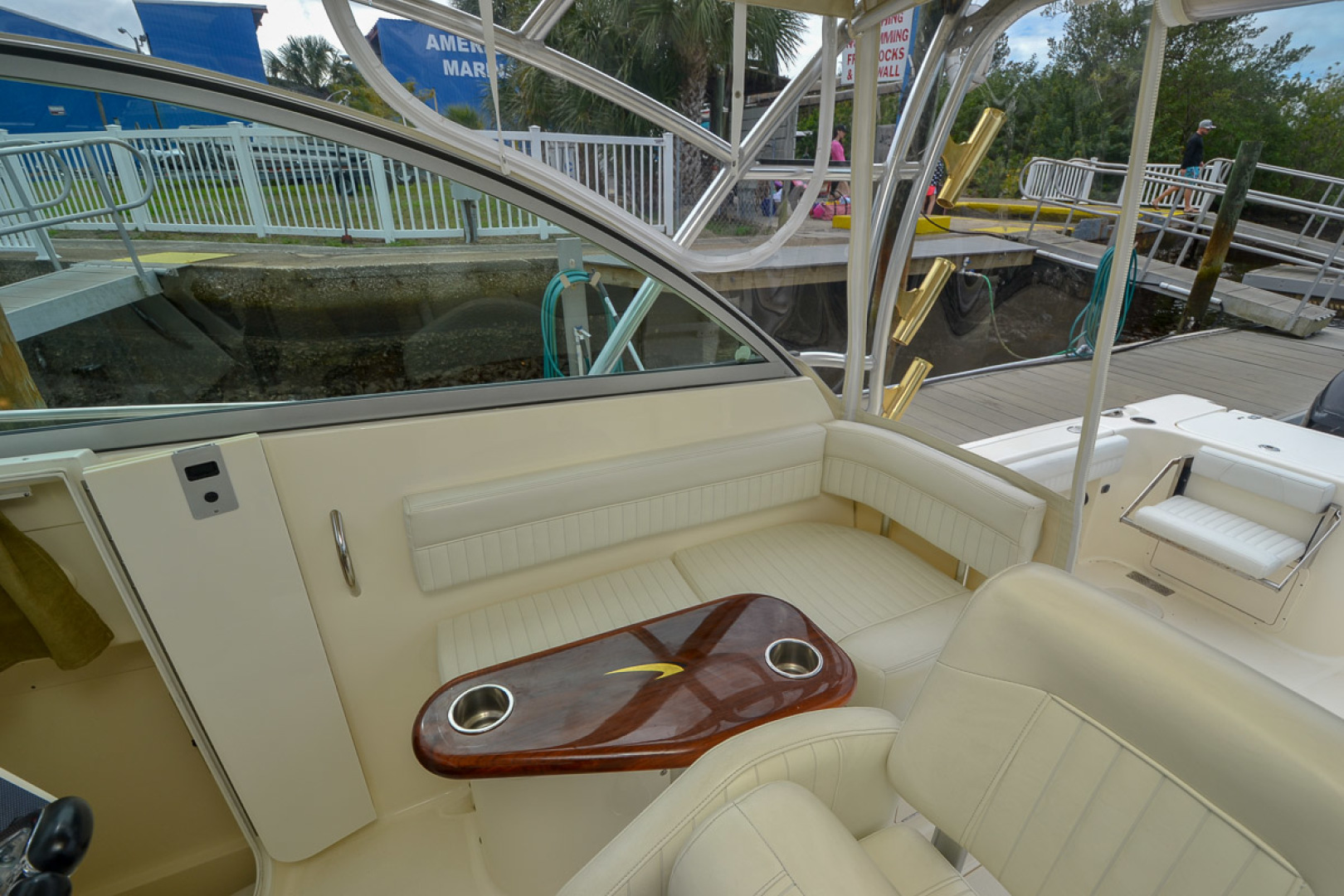 32' 2007 World Cat 320 EC | Tampa Yacht Sales