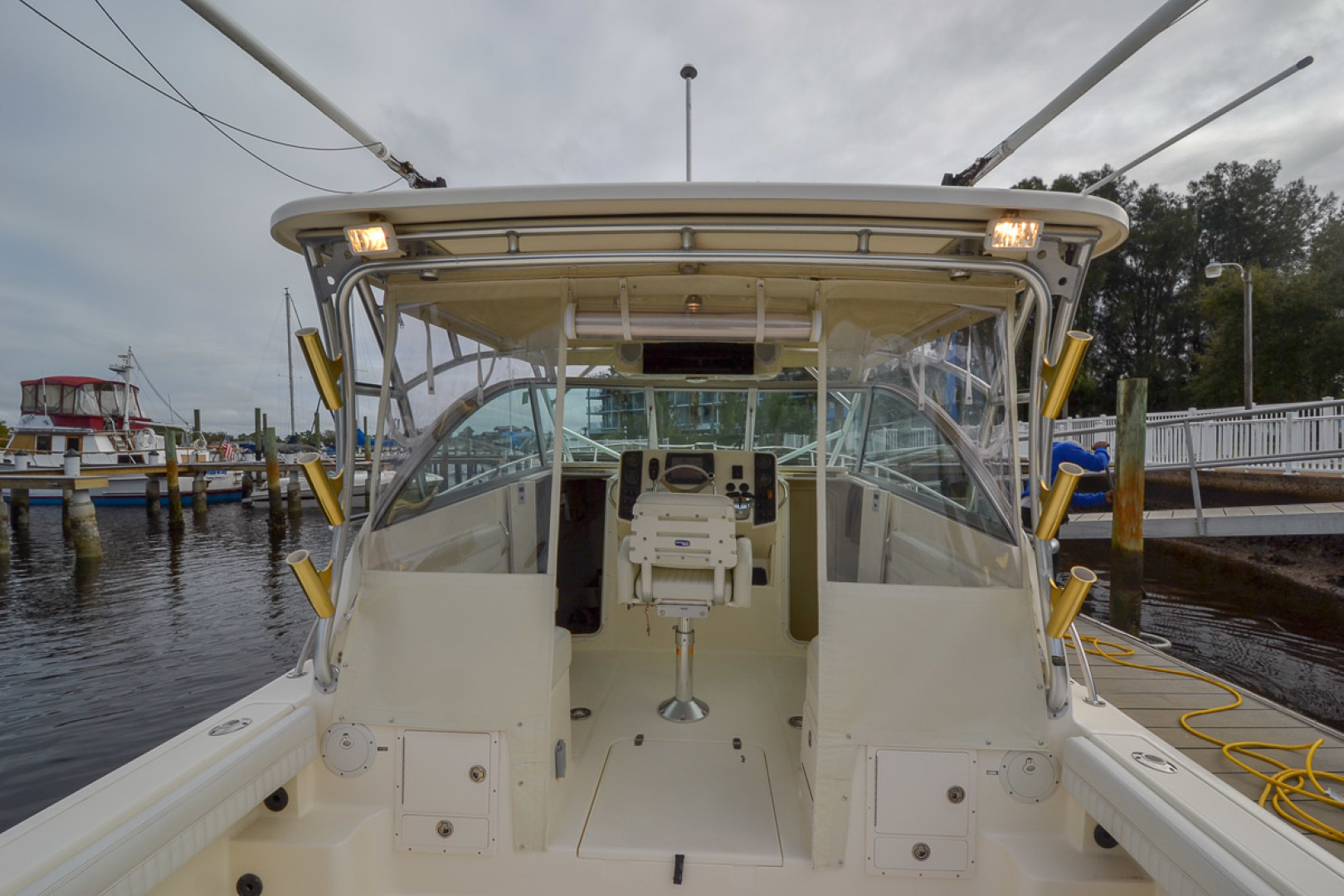 32' 2007 World Cat 320 EC | Tampa Yacht Sales