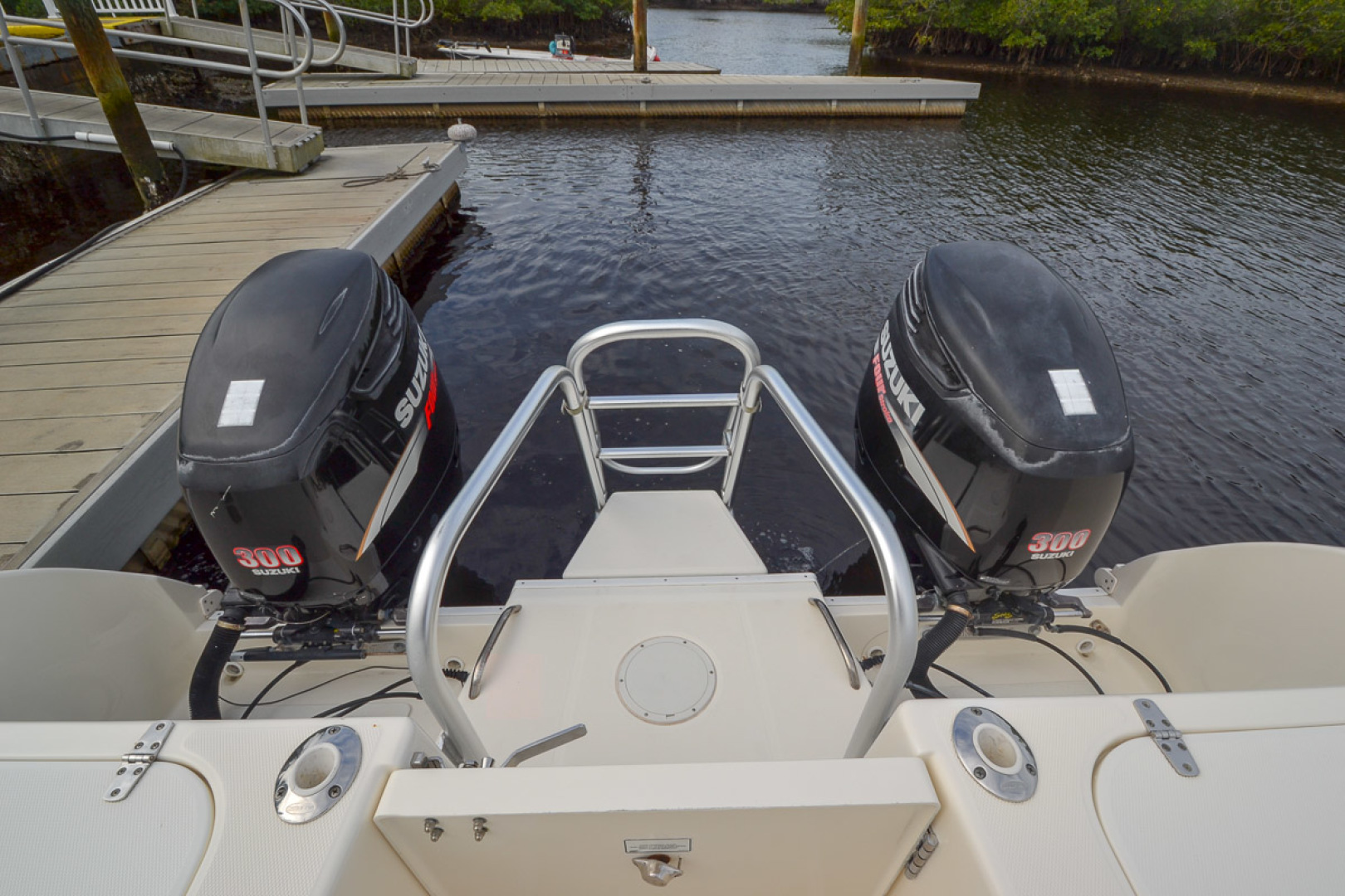 32' 2007 World Cat 320 EC | Tampa Yacht Sales