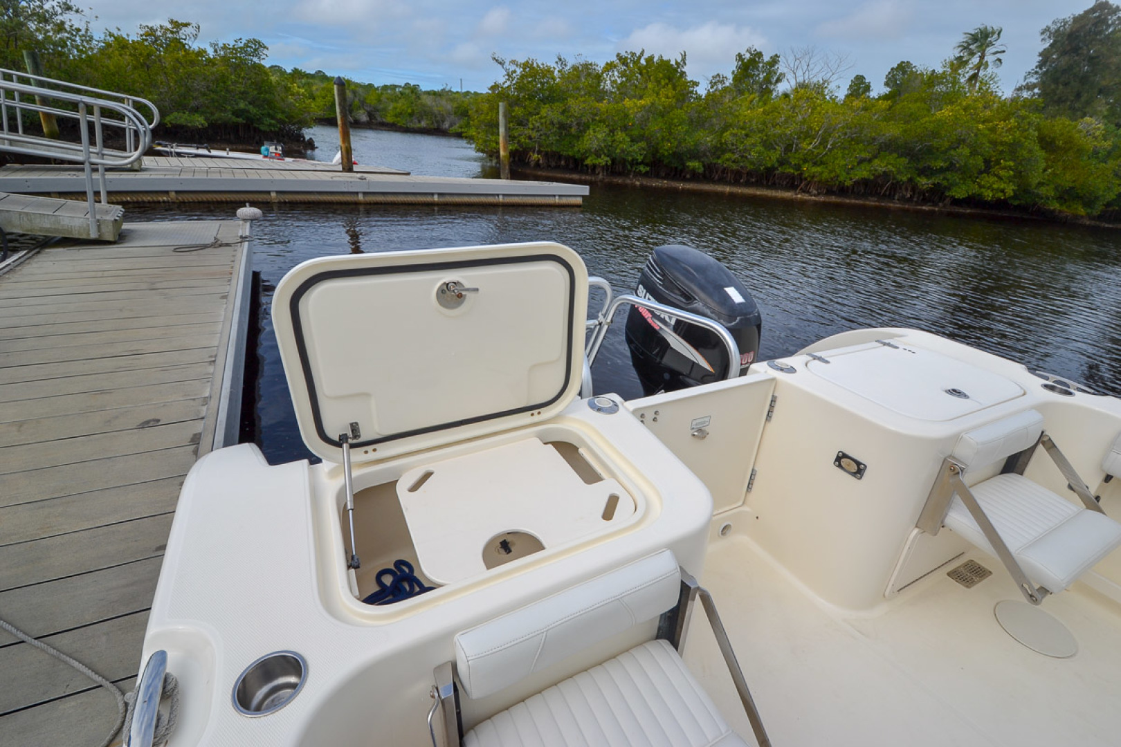 32' 2007 World Cat 320 EC | Tampa Yacht Sales