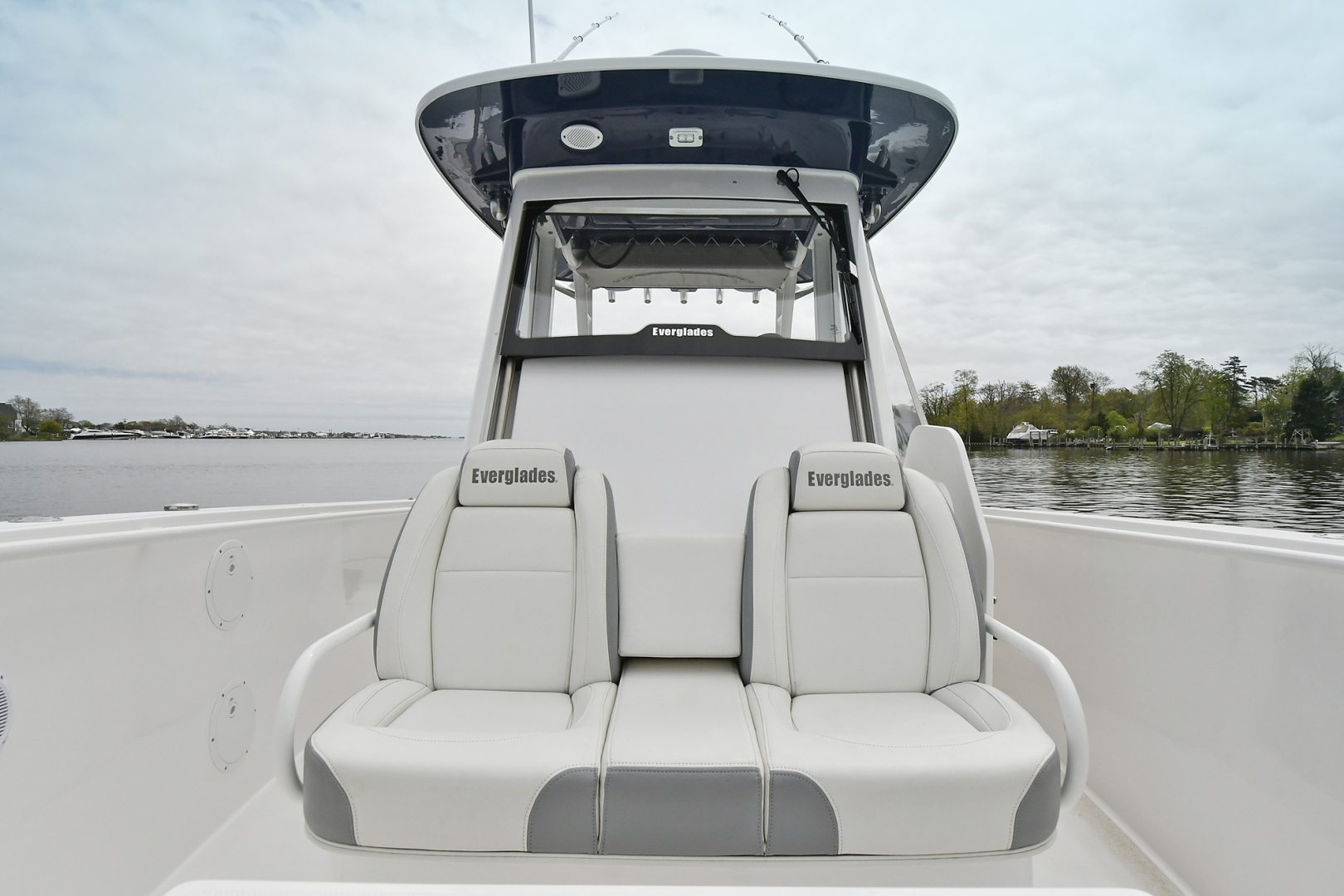 2016 Everglades 32 Center Console Yacht For Sale | Fan Sea Free | SI Yachts