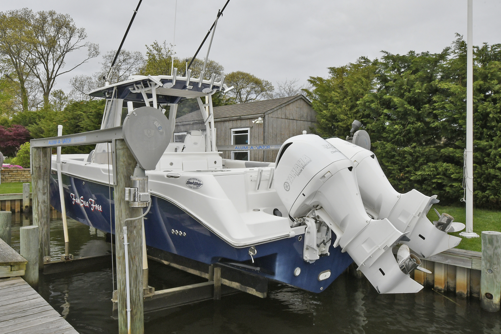 2016 Everglades 32 Center Console Yacht For Sale | Fan Sea Free | SI Yachts