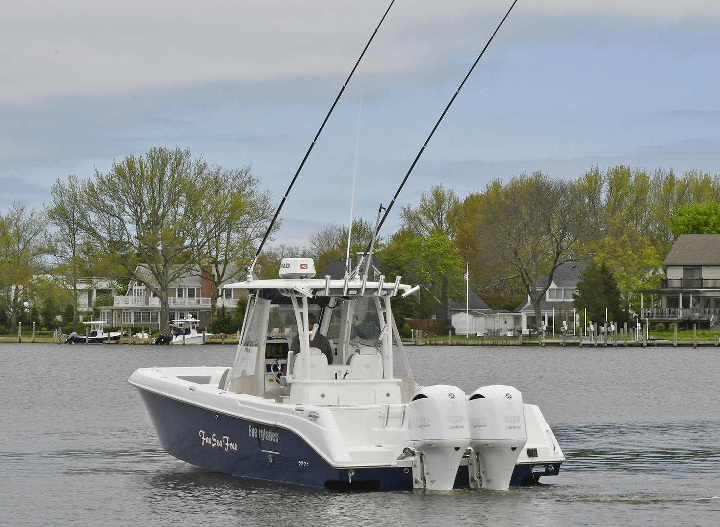 2016 Everglades 32 Center Console Yacht For Sale | Fan Sea Free | SI Yachts