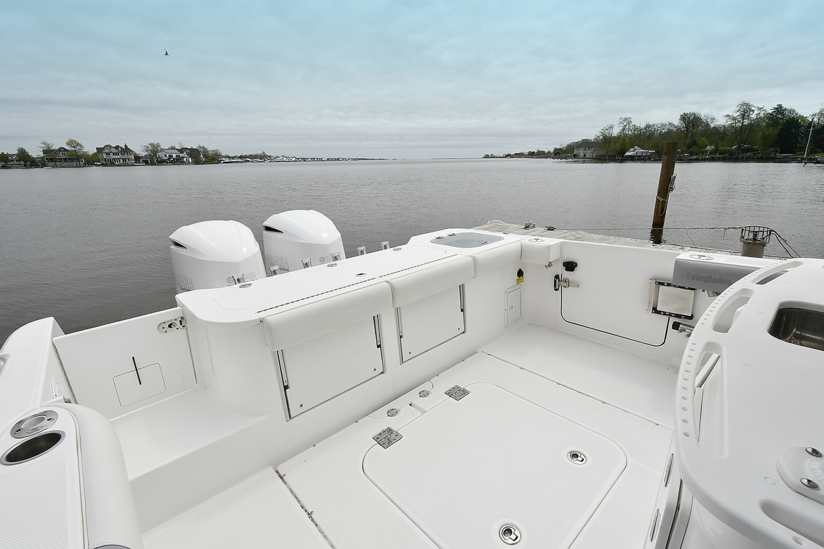 2016 Everglades 32 Center Console Yacht For Sale | Fan Sea Free | SI Yachts
