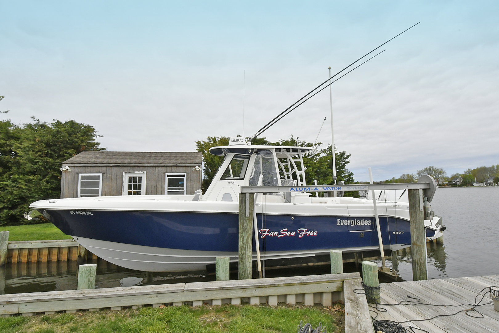 2016 Everglades 32 Center Console Yacht For Sale | Fan Sea Free | SI Yachts