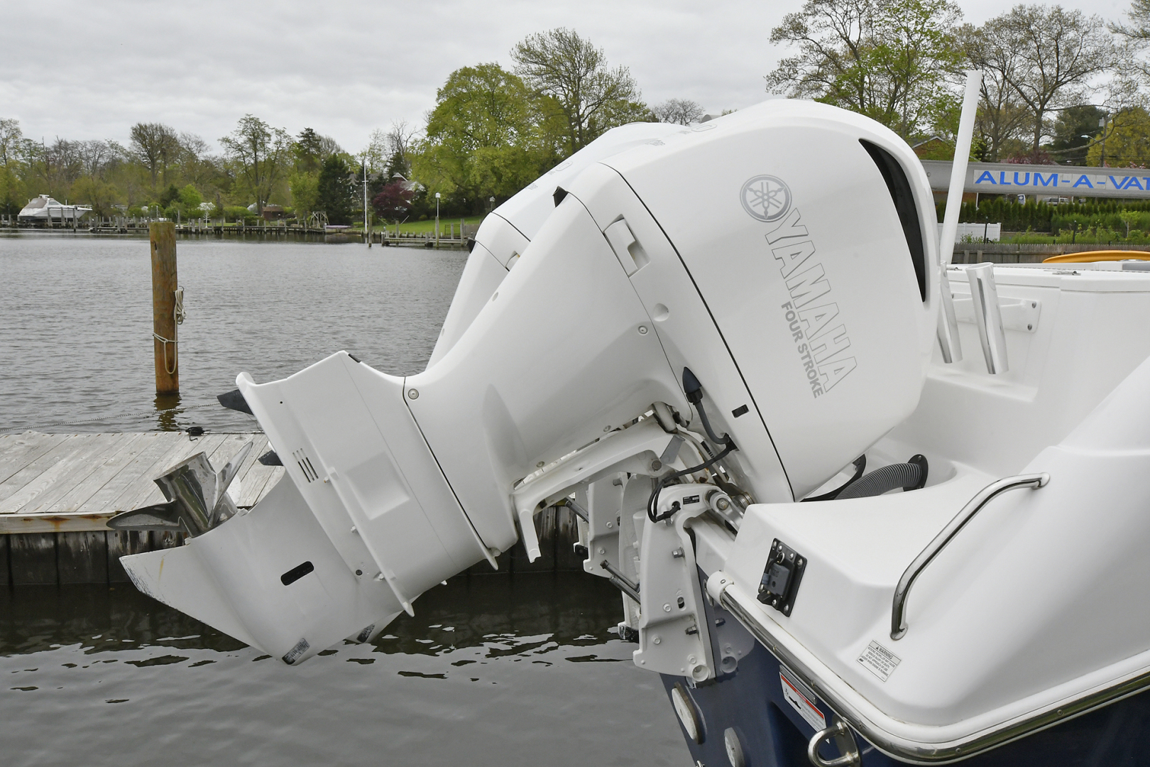 2016 Everglades 32 Center Console Yacht For Sale | Fan Sea Free | SI Yachts