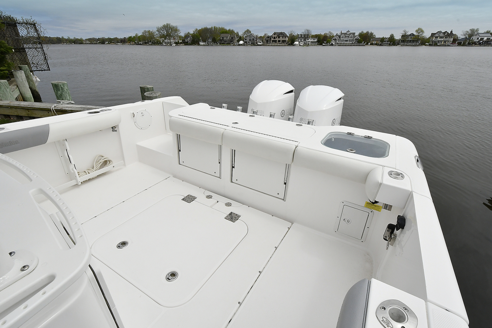 2016 Everglades 32 Center Console Yacht For Sale | Fan Sea Free | SI Yachts