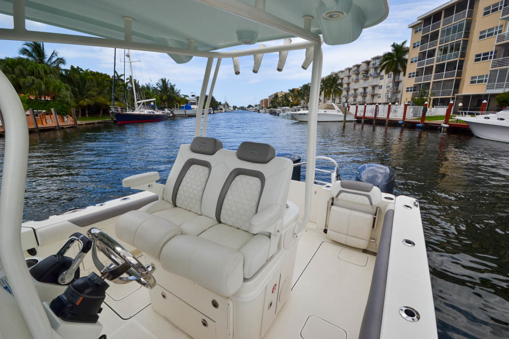 29' 2017 World Cat 295 CC | Tampa Yacht Sales