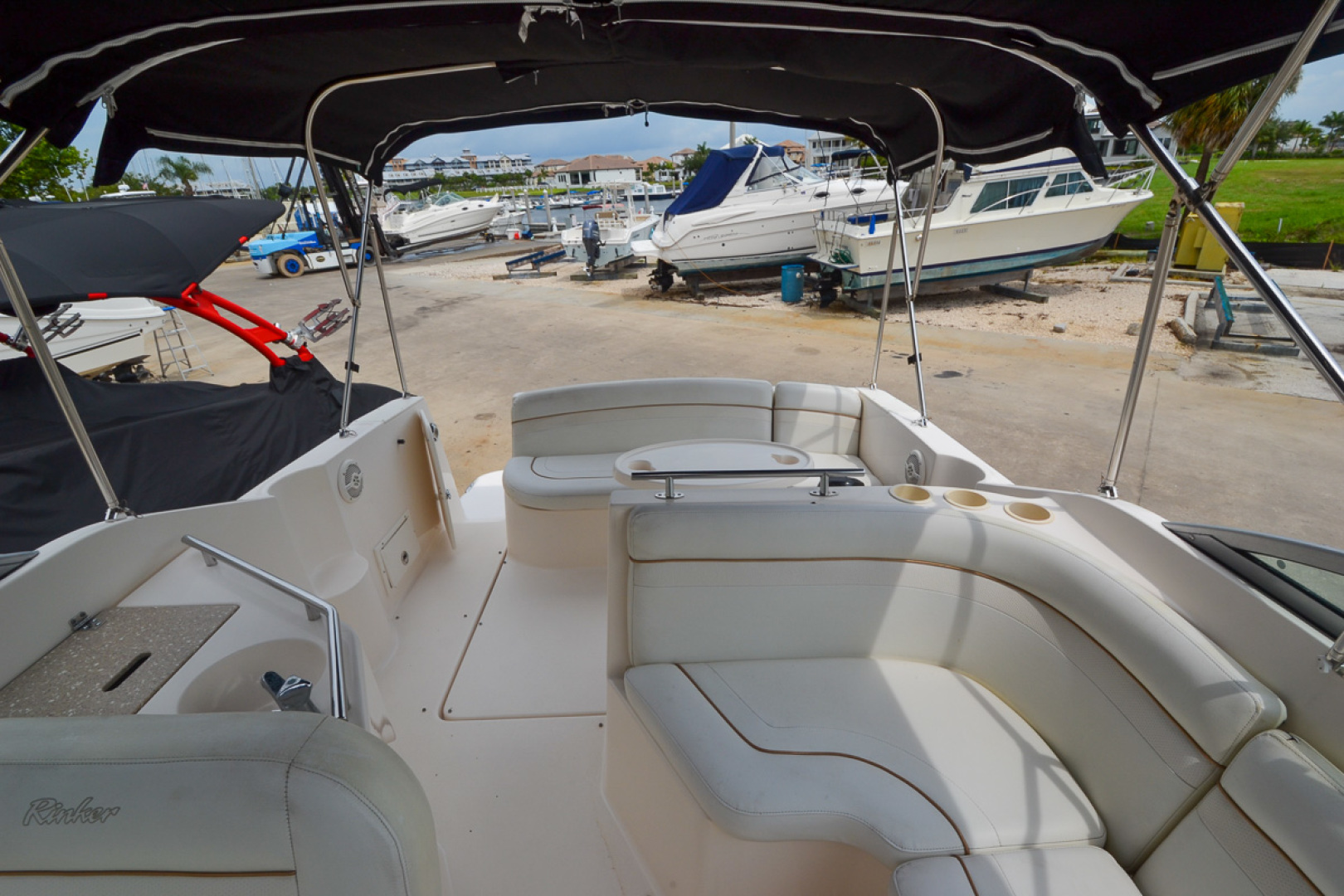 27' 2005 Rinker 270 Fiesta Vee | Tampa Yacht Sales