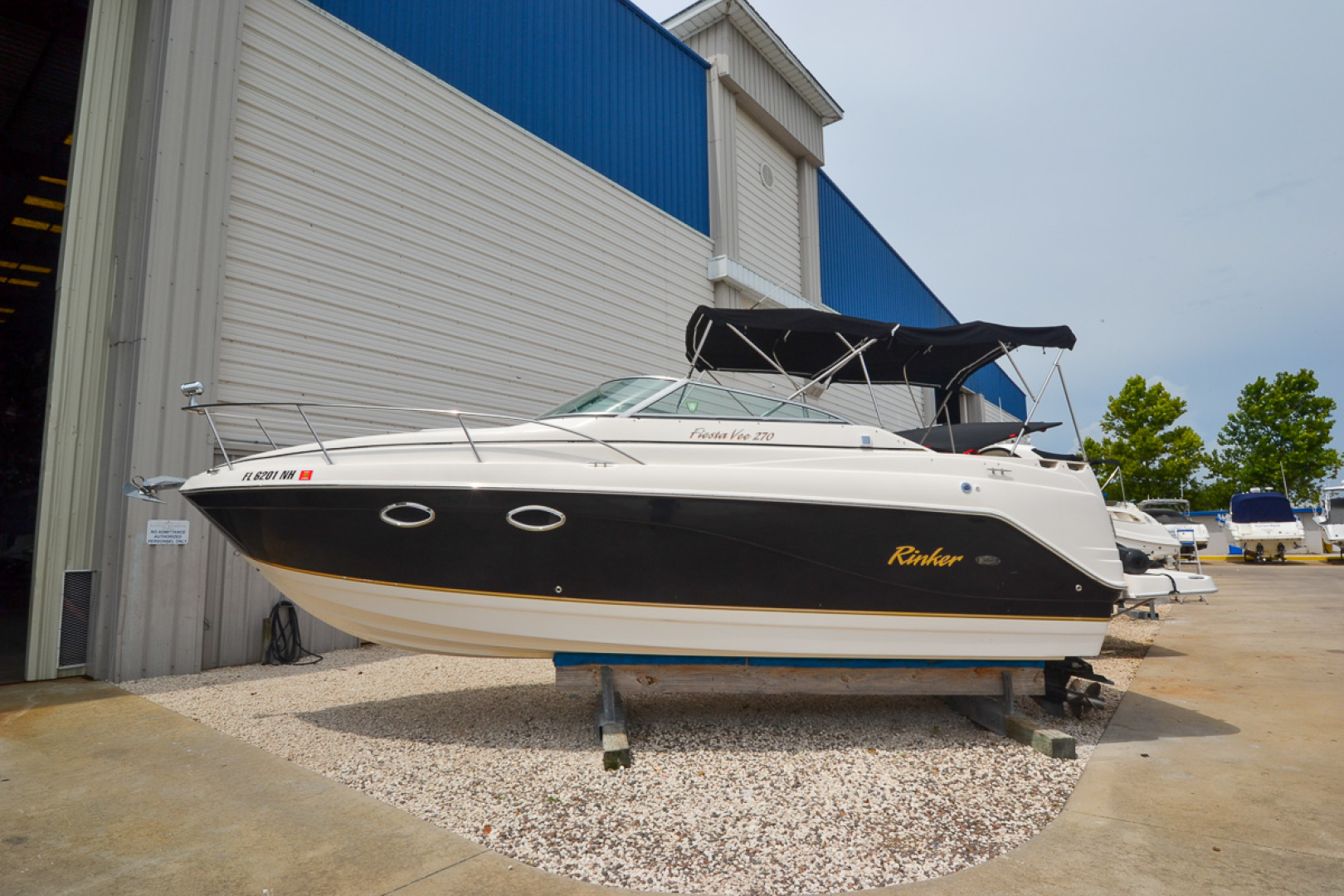 27' 2005 Rinker 270 Fiesta Vee | Tampa Yacht Sales