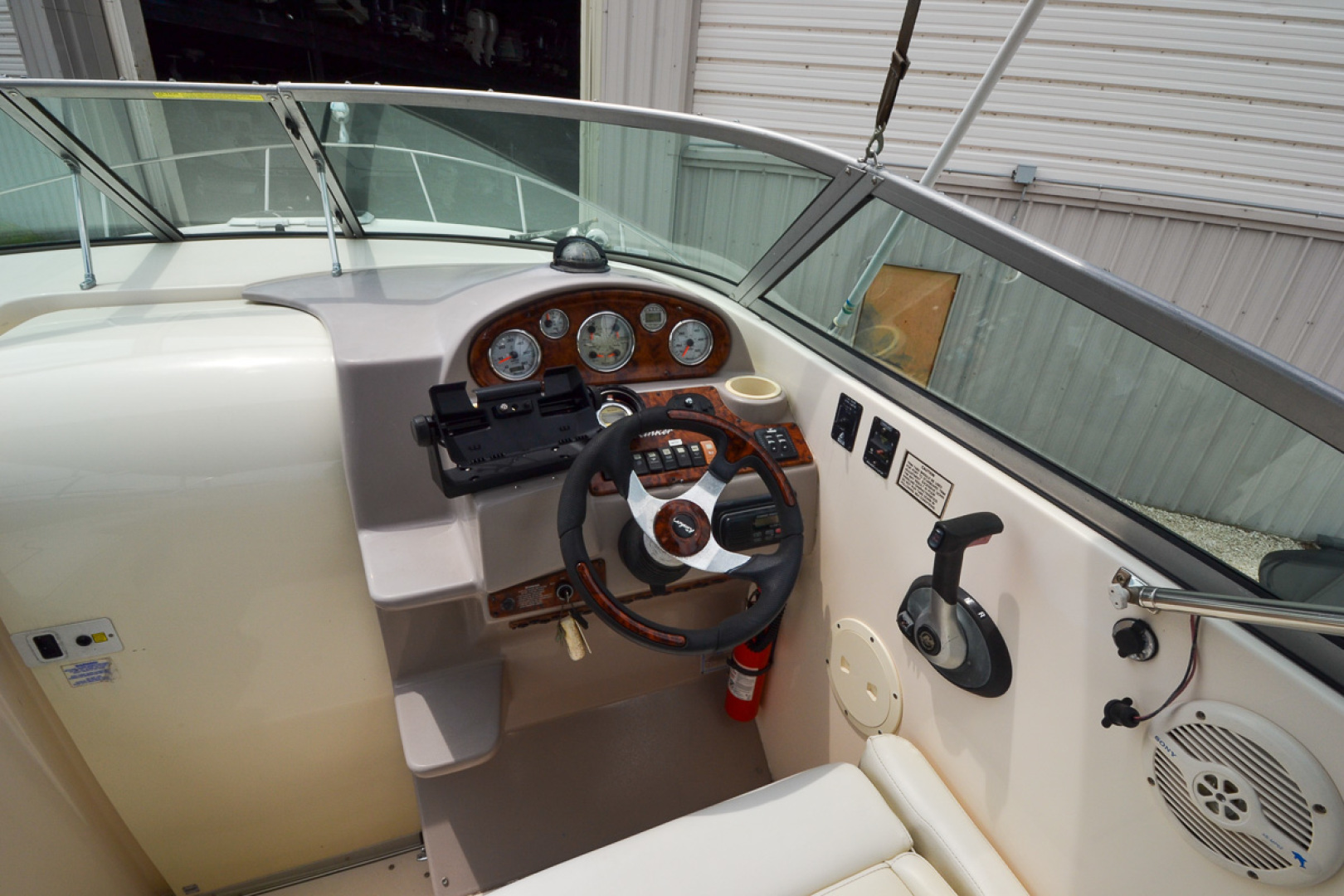 27' 2005 Rinker 270 Fiesta Vee | Tampa Yacht Sales