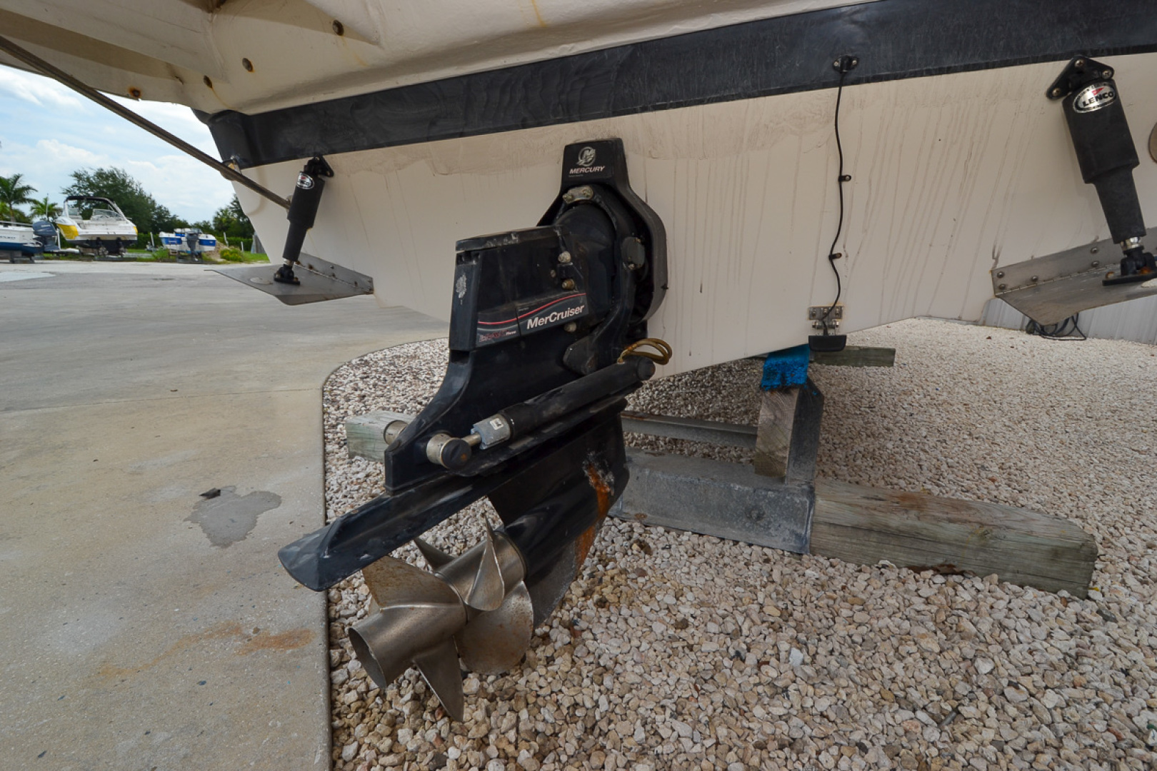 27' 2005 Rinker 270 Fiesta Vee | Tampa Yacht Sales