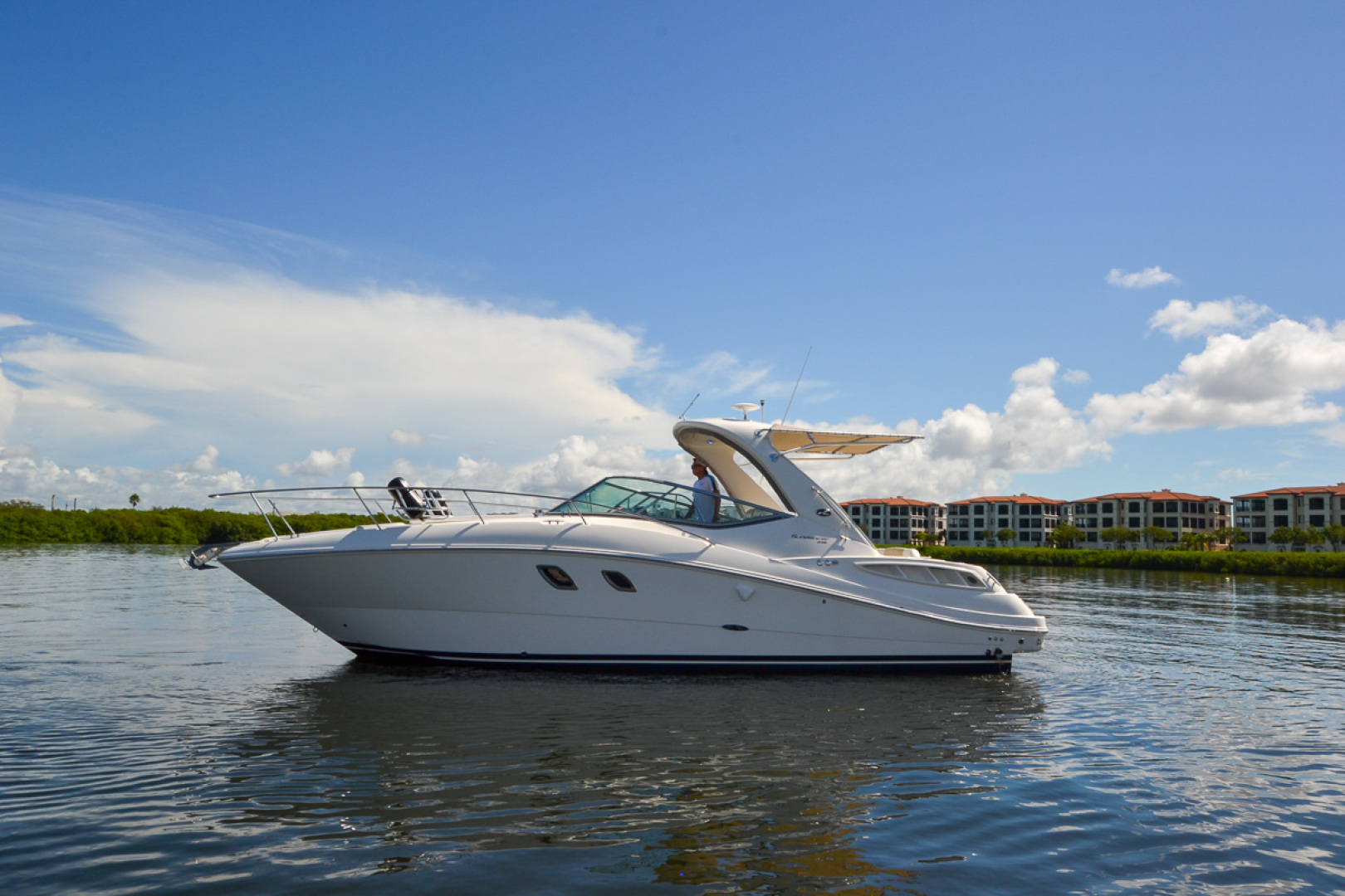 33' 2009 Sea Ray 310 Sundancer | Tampa Yacht Sales