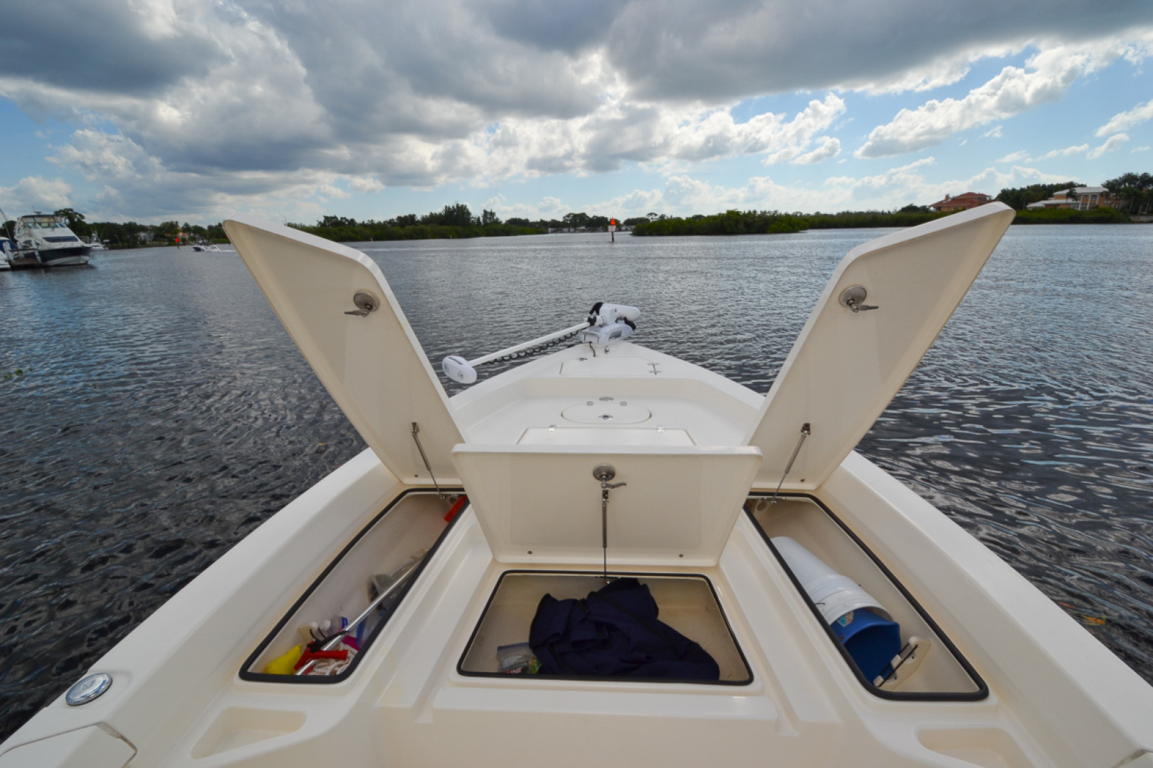 23' 2017 Pathfinder 2400 TRS | Tampa Yacht Sales