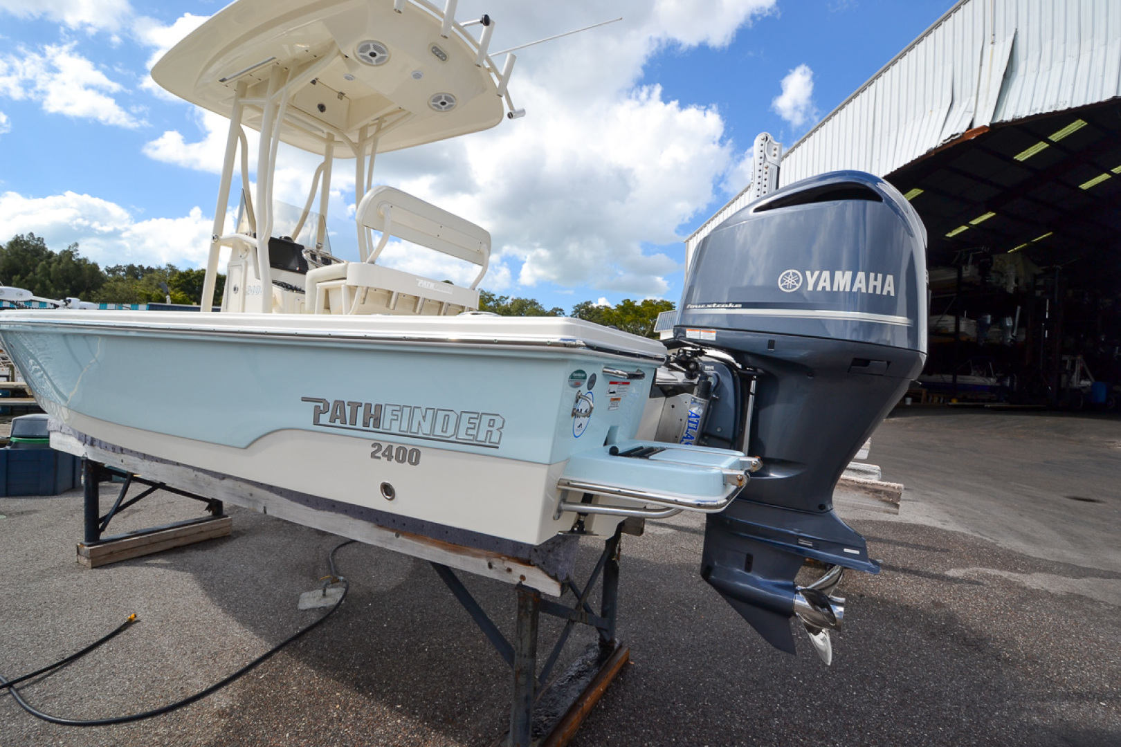23' 2017 Pathfinder 2400 TRS | Tampa Yacht Sales