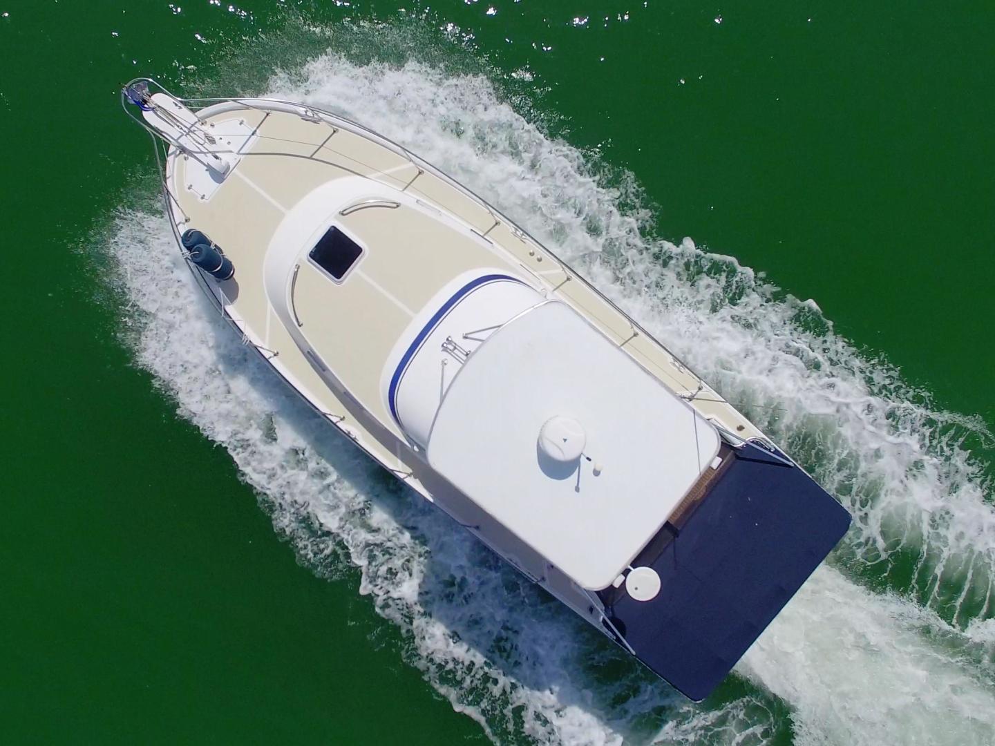 2004 Albin 32 plus 2 Command Bridge Frank's Dame