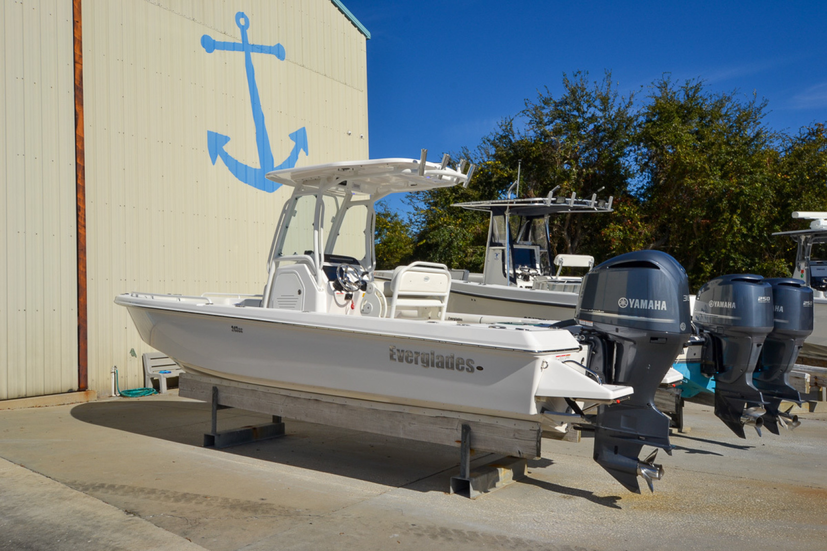 25' 2016 Everglades 243 cc | Tampa Yacht Sales