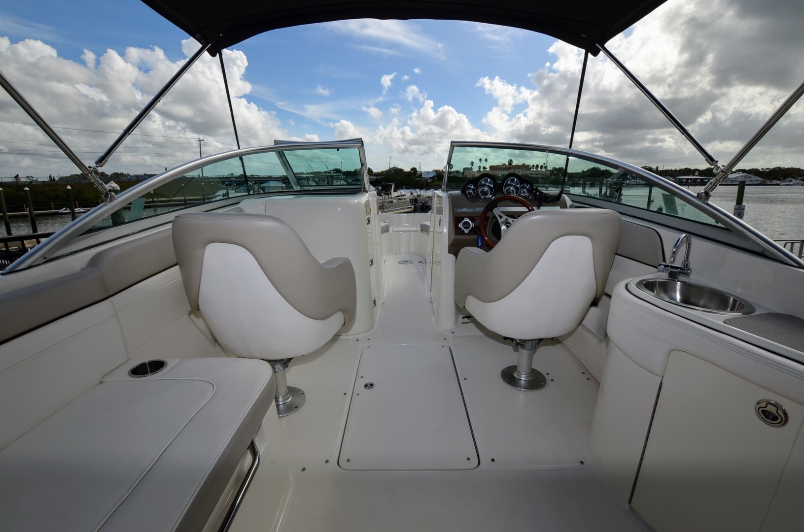 26' 2011 Sea Ray 260 Sundeck | Tampa Yacht Sales