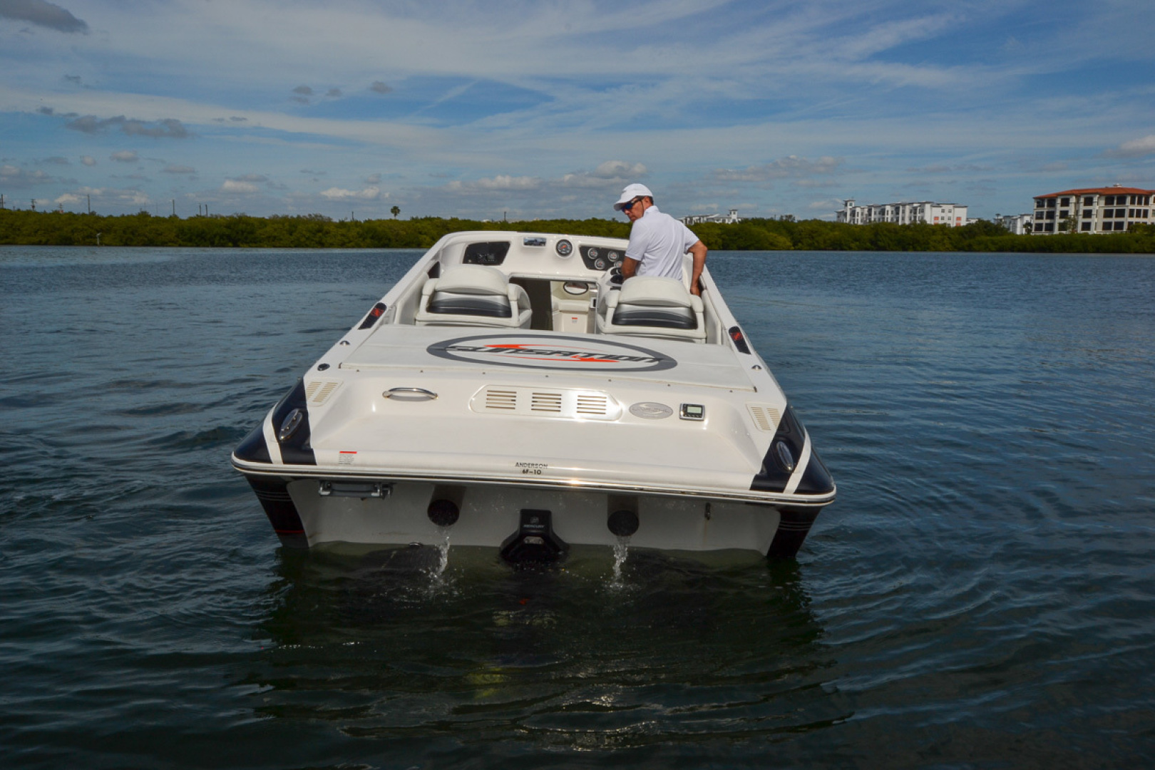 28' 2015 Sunsation 288 MCOB | Tampa Yacht Sales