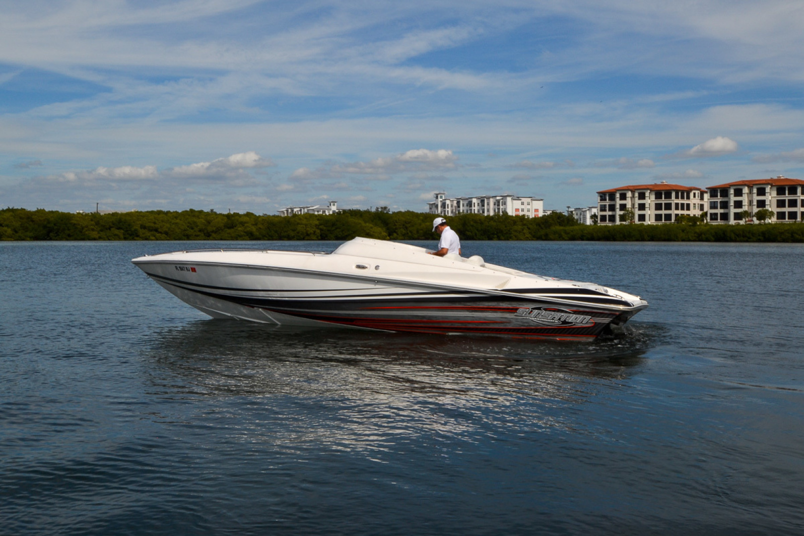 28' 2015 Sunsation 288 MCOB | Tampa Yacht Sales