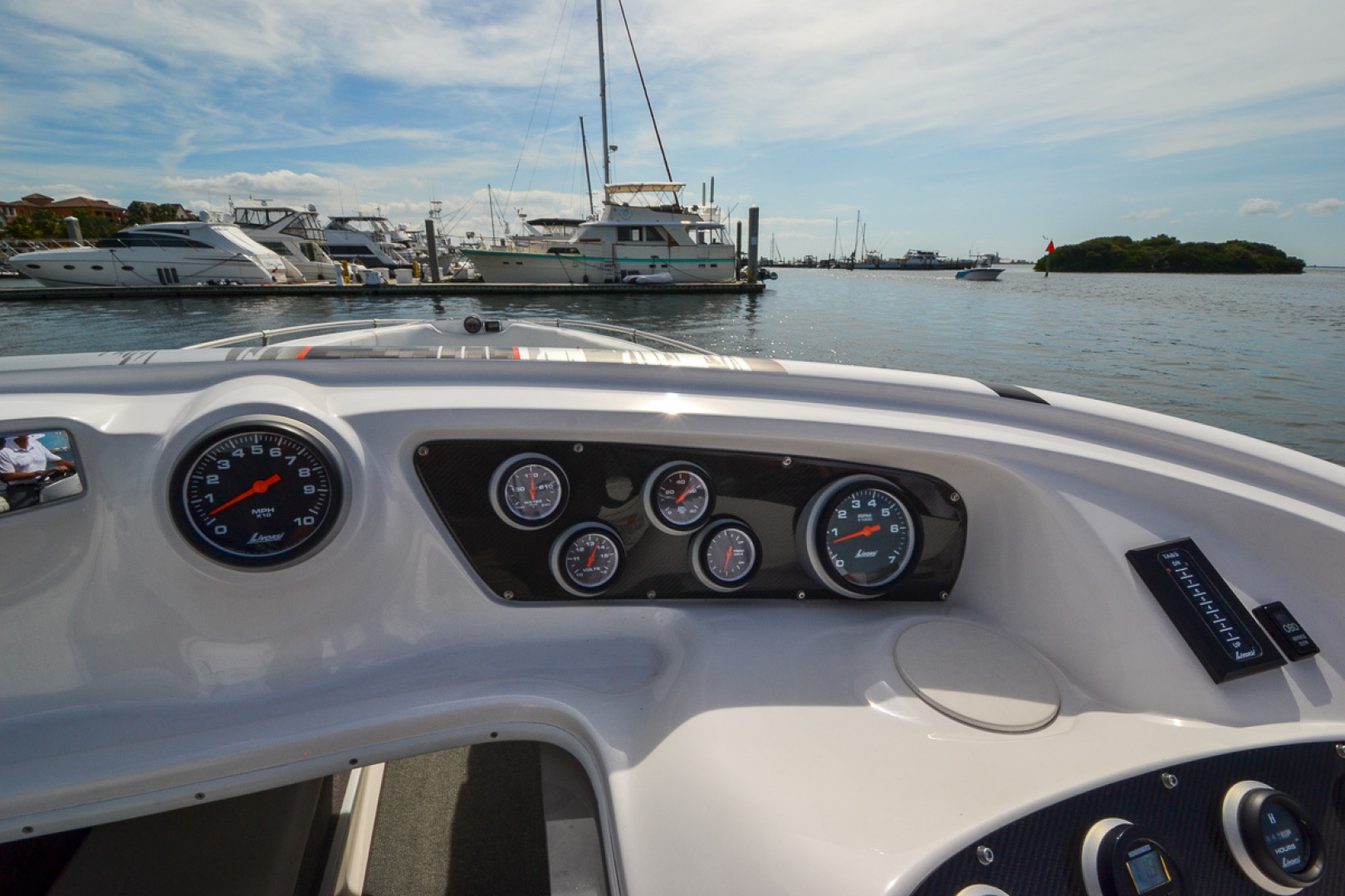 28' 2015 Sunsation 288 MCOB | Tampa Yacht Sales