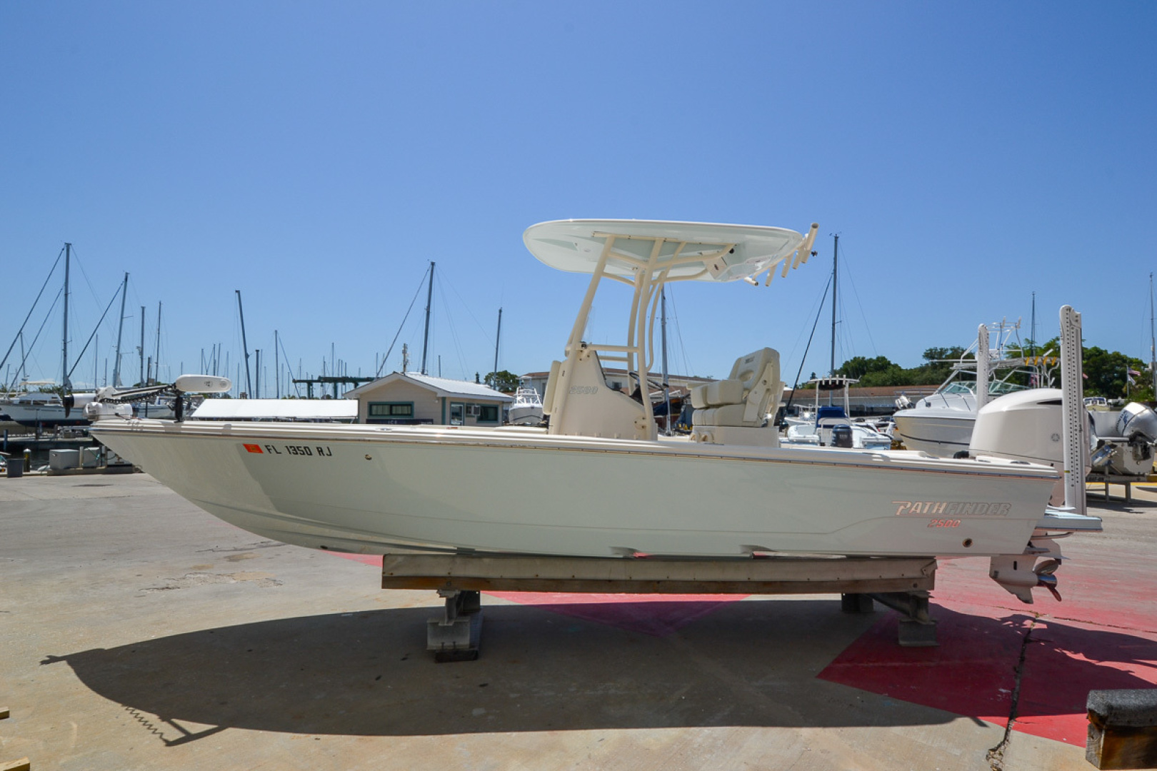 25' 2017 Pathfinder 2500 Hybrid | Tampa Yacht Sales