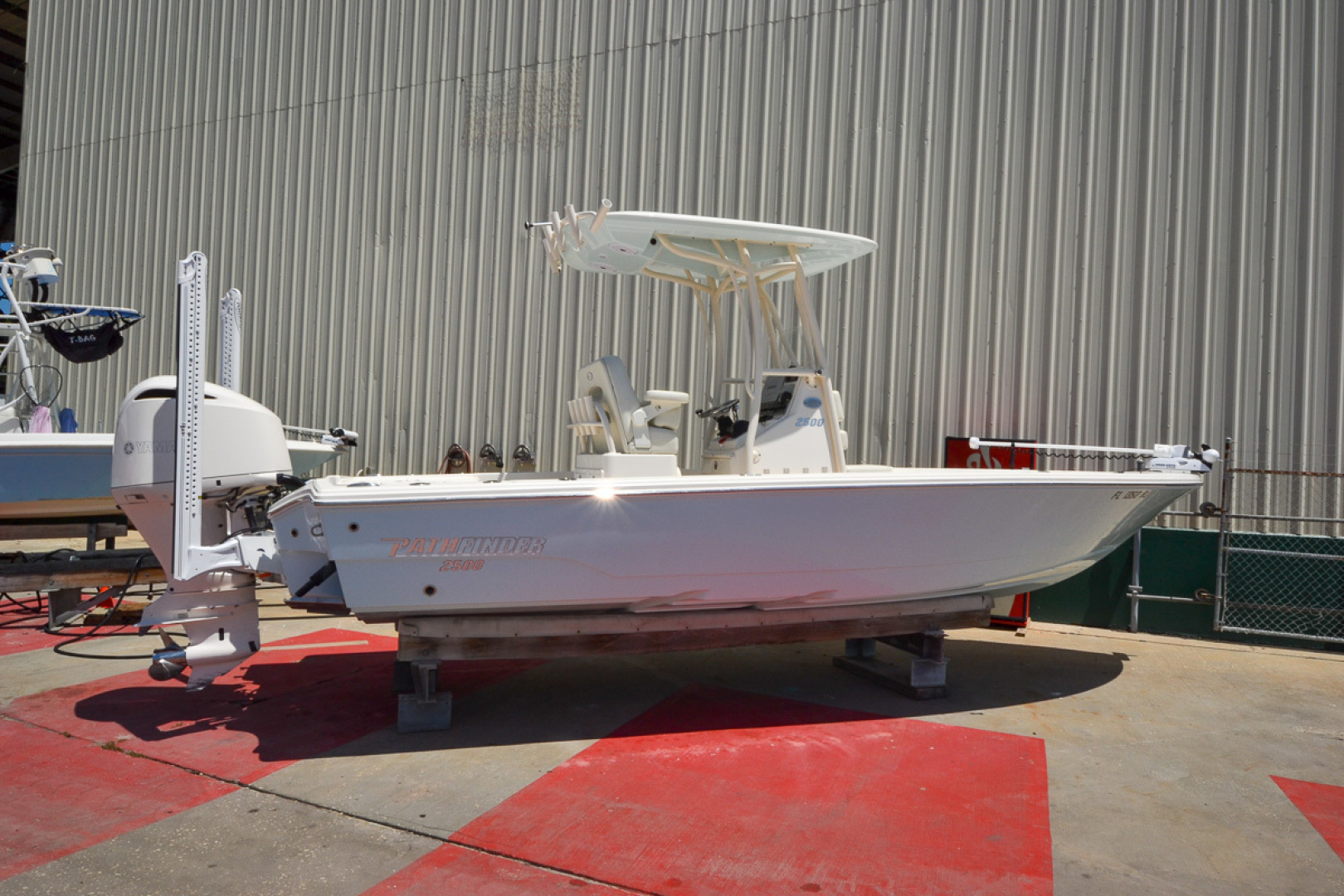 25' 2017 Pathfinder 2500 Hybrid | Tampa Yacht Sales