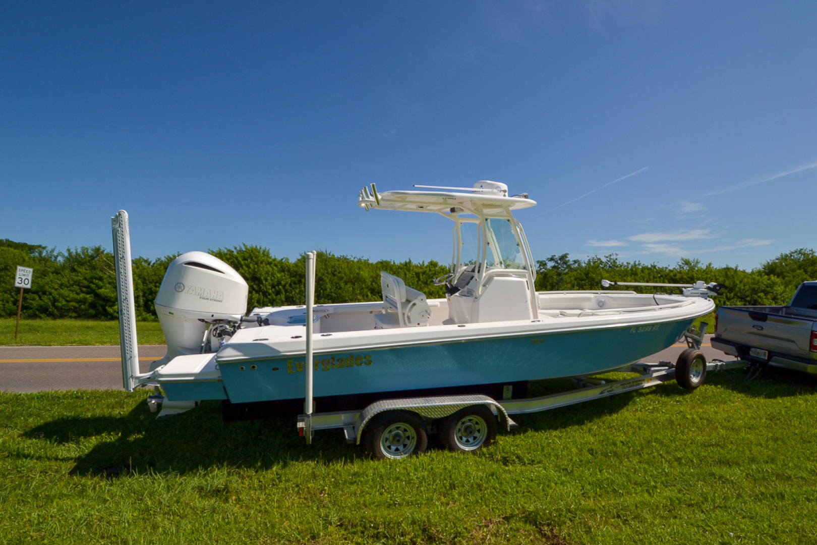 25' 2017 Everglades 243 cc | Tampa Yacht Sales