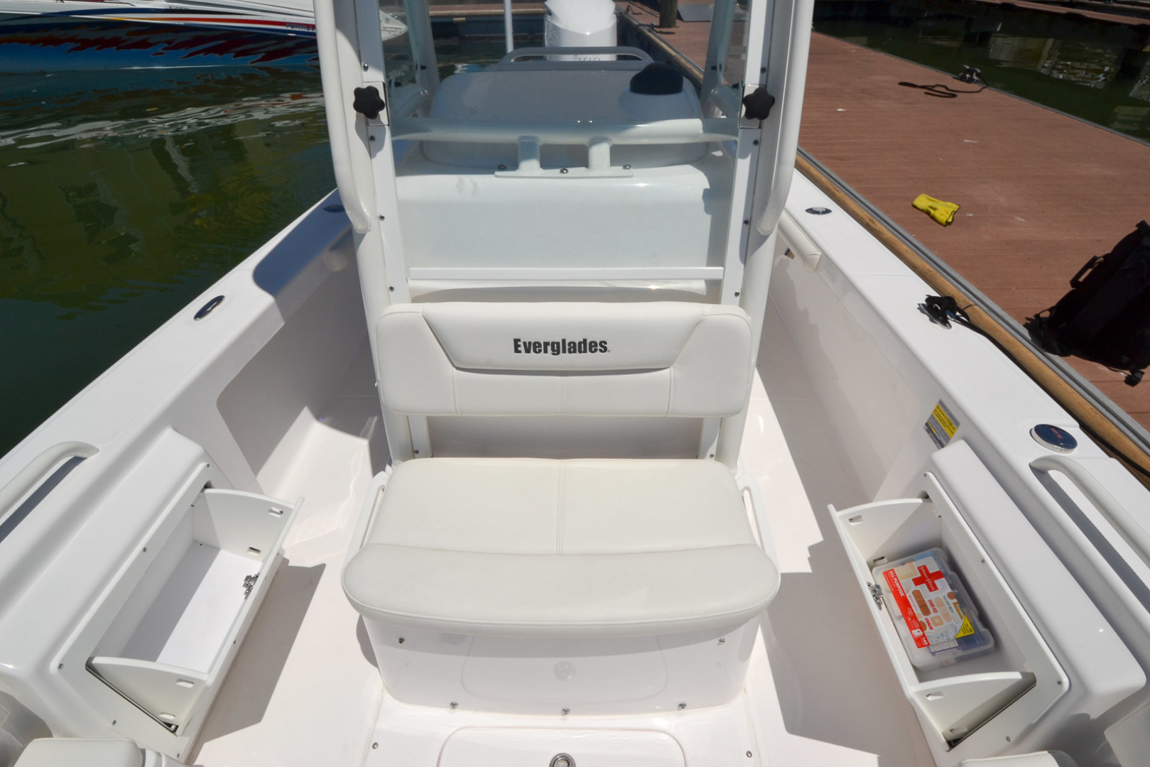 25' 2017 Everglades 243 cc | Tampa Yacht Sales