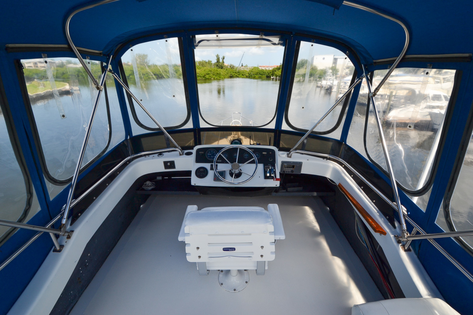 34' 1982 Mainship 34 Trawler | Tampa Yacht Sales