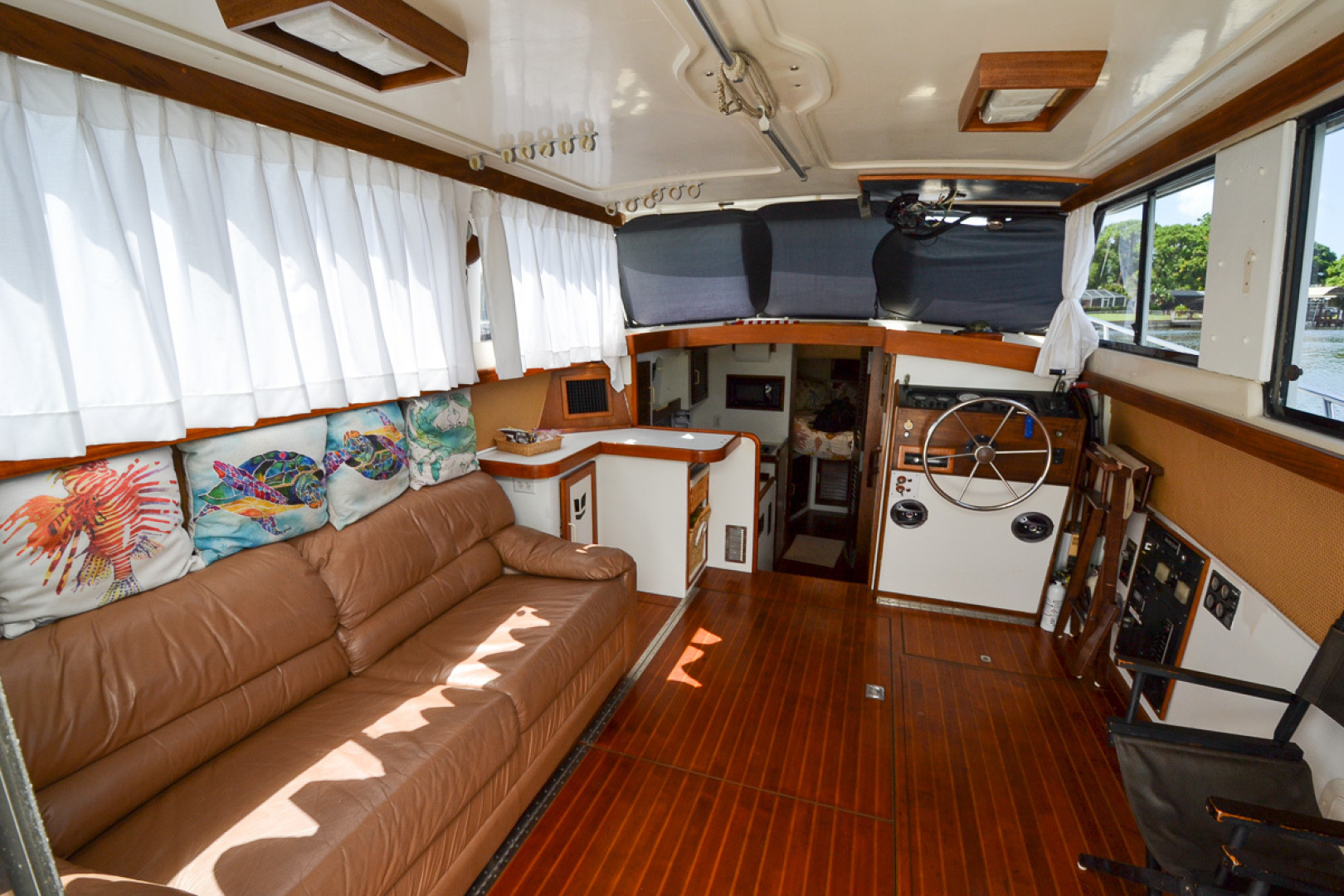 34' 1982 Mainship 34 Trawler | Tampa Yacht Sales