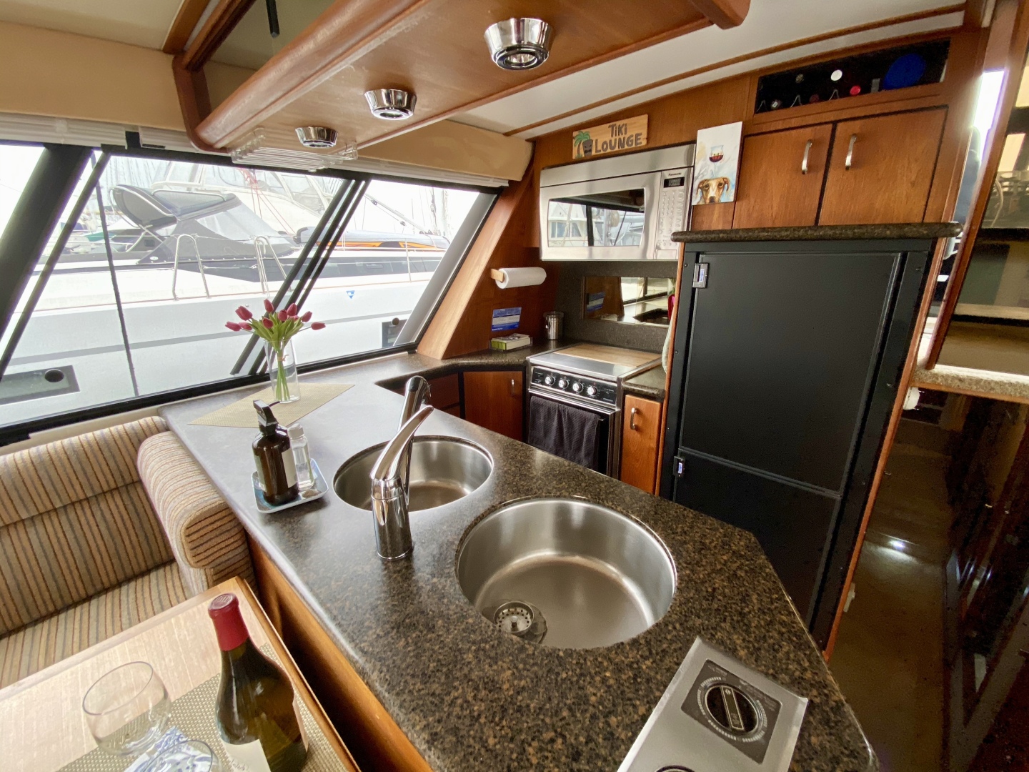 1992 Bayliner 4588 45' Yacht For Sale | SECRET SEAS | Seattle Yachts