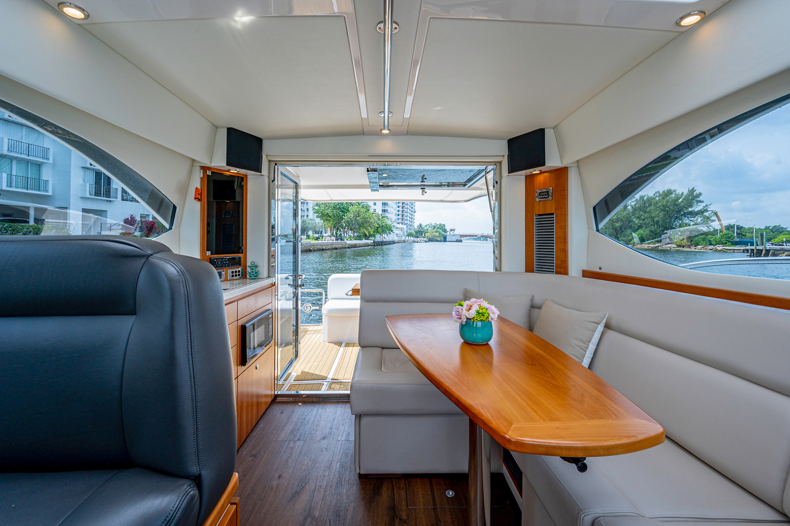 2017 Riviera 36 Sport Yacht Yacht For Sale | SI Yachts